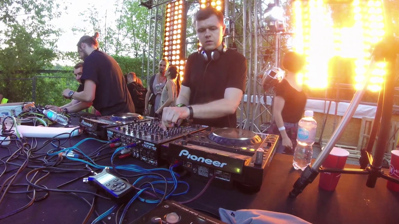 Hector Cooper @ OSTROV festival (01.07.2017) - YouTube