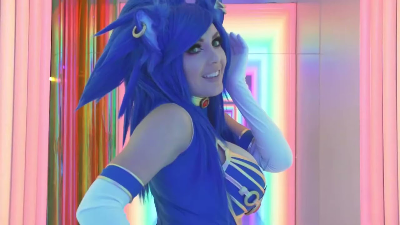 Jessica Nigri Sonic Cosplay - YouTube
