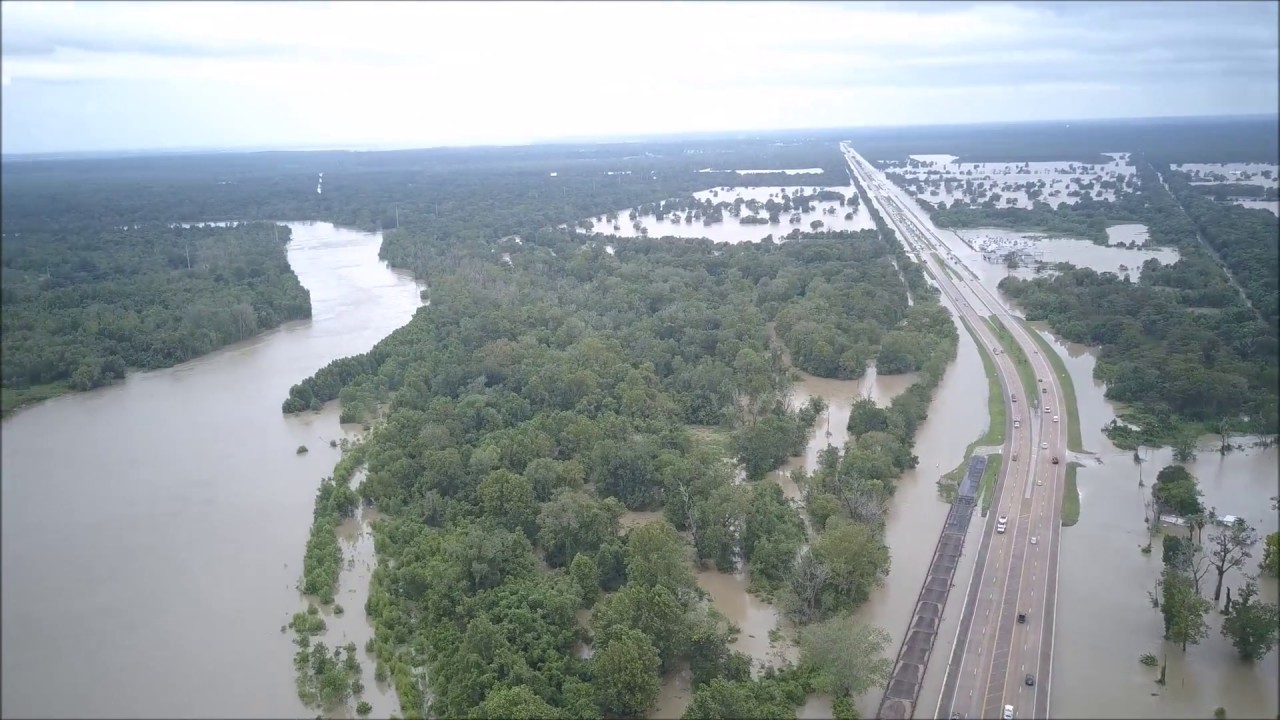 Trinity River flood during Harvey - YouTube