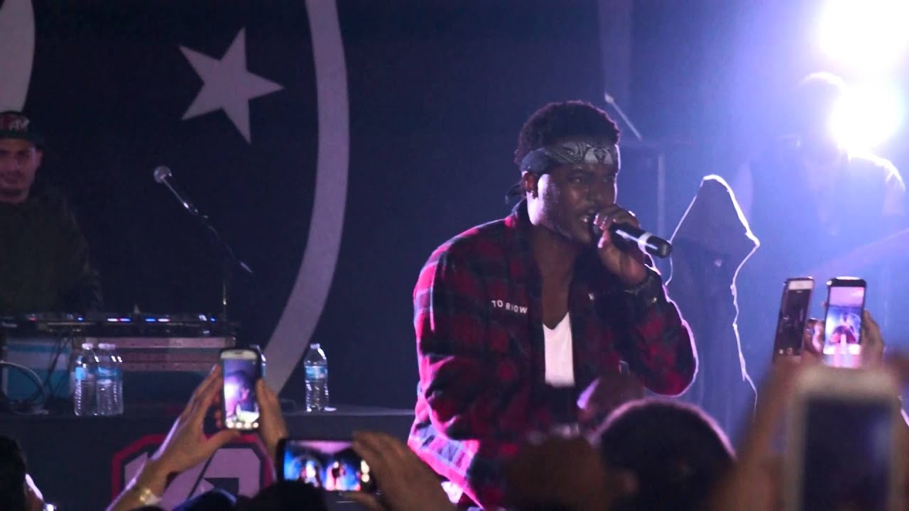 KB performs "I Believe" mashup on "Tomorrow We Live" Tour - Houston ...