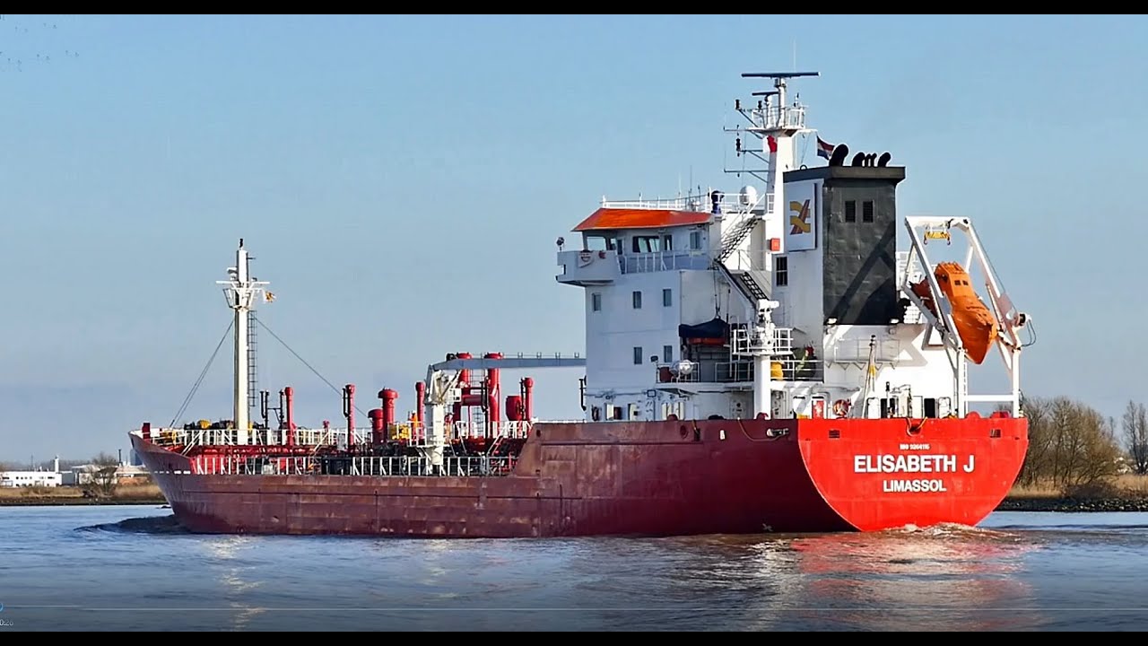 ELISABETH J, EEMS RANGER, SPICA and A2B AMBITION on the river Oude Maas ...