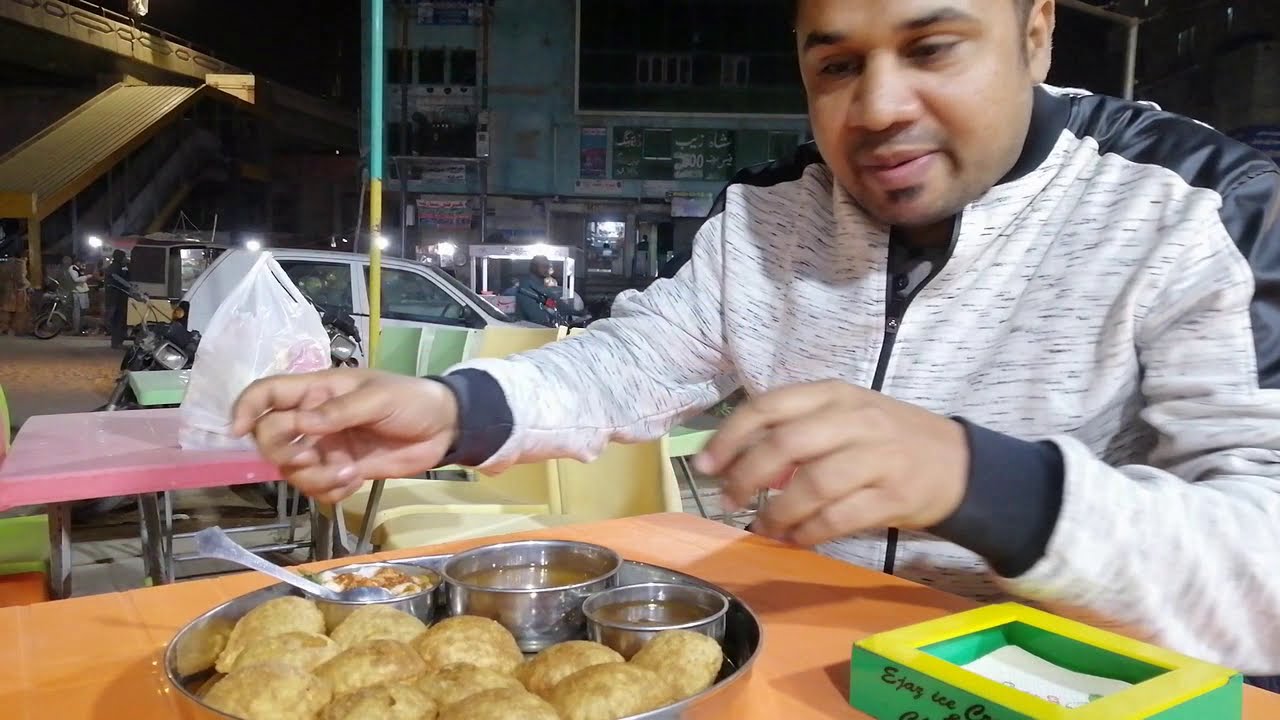 Karachi Street Food | BEST Gol Gappay | Pani Puri - YouTube