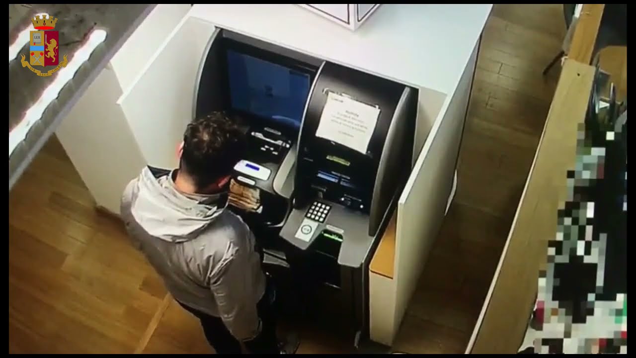 Roma: truffa del bancomat, 3 arresti - YouTube