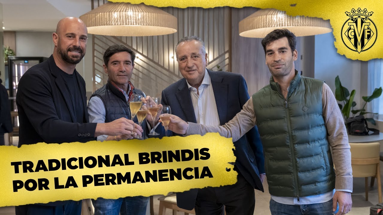 Tradicional brindis por la permanencia - YouTube