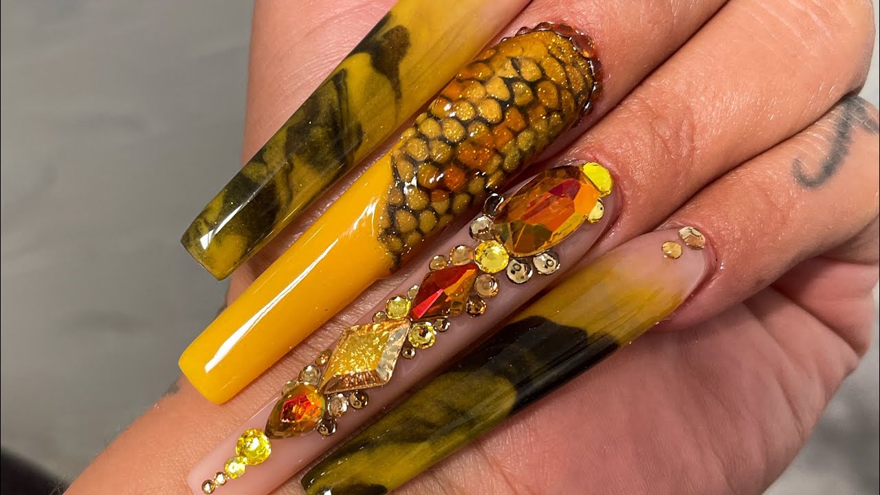 HONEY COMB DRIP NAIL | Watch me do my nails - YouTube