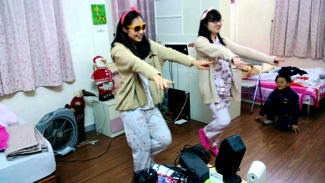 Follow the Beat & Kinect Style - Dancing :)) - YouTube