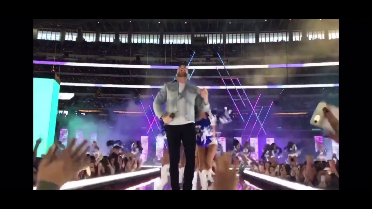Dallas Cowboys Cheerleaders - Thomas Rhett - Thanksgiving Halftime ...