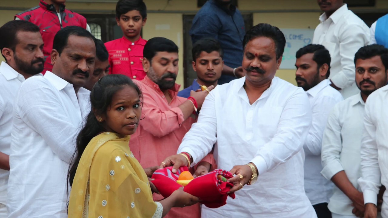Gali Anilkumar distributes fruits and blankets in DESIRE SOCIETY ...