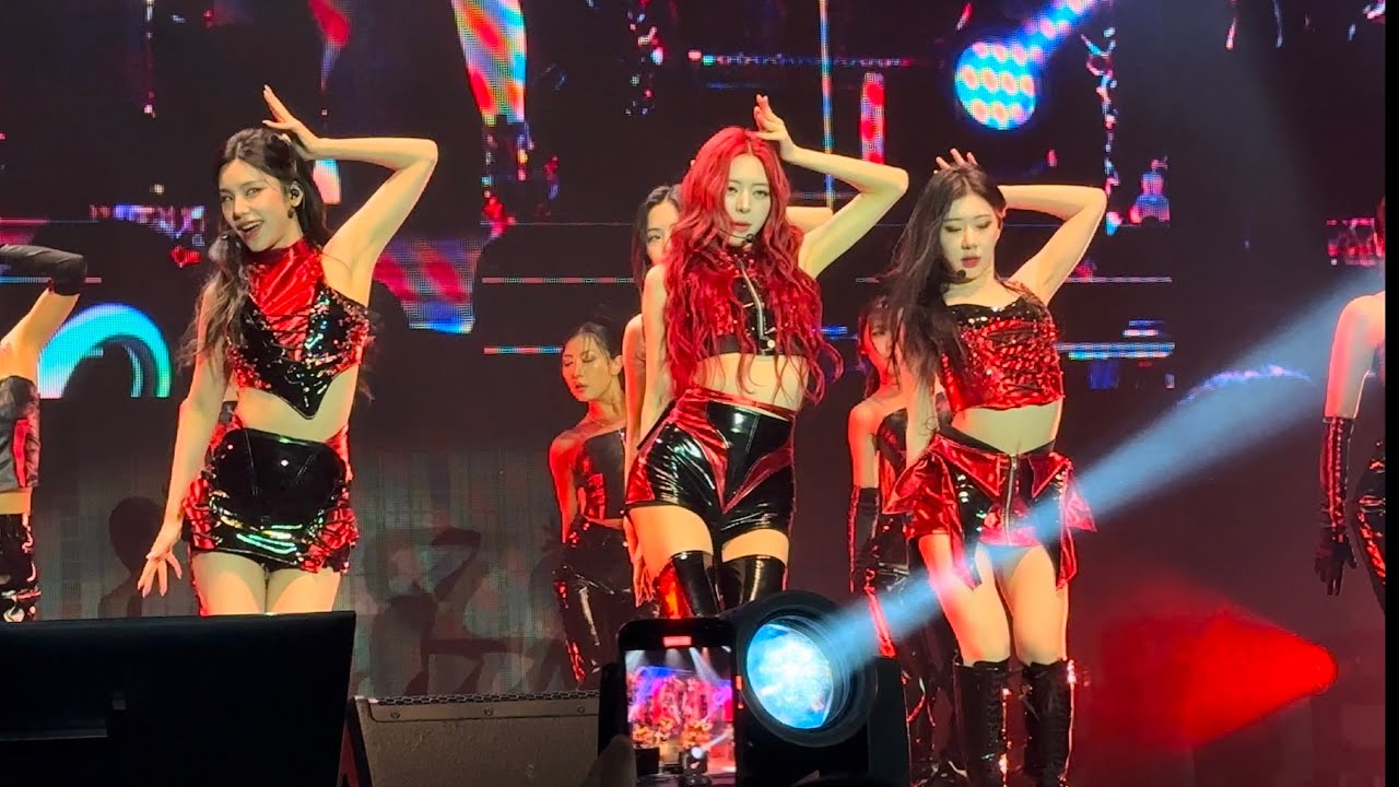 4K ITZY "Born To Be" Opening Performance VIP Fancam | Seattle Born To ...