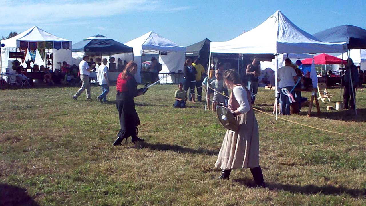 Medieval Ladies Sword Fight - YouTube