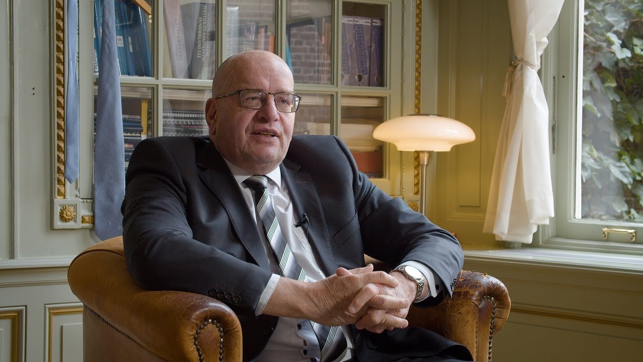 Interview met Fred Teeven voor De Top Kijkt Om - YouTube