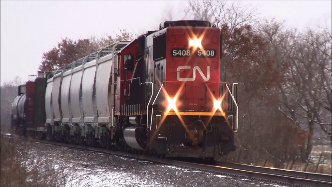 SD60 RUNNING LONG HOOD FORWARD ON L575 - YouTube