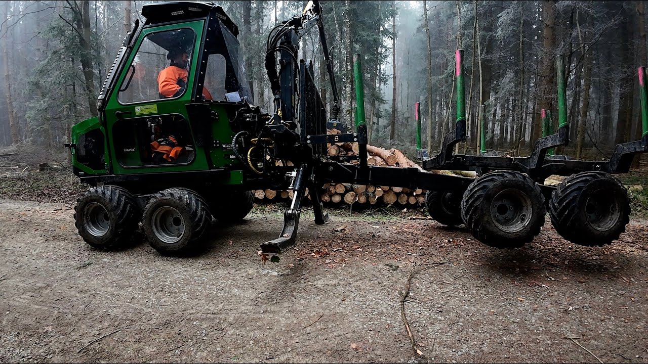 Holztransport mit Mini Forwarder 🇨🇭🪓🌲 Kinetic 8x8 - YouTube