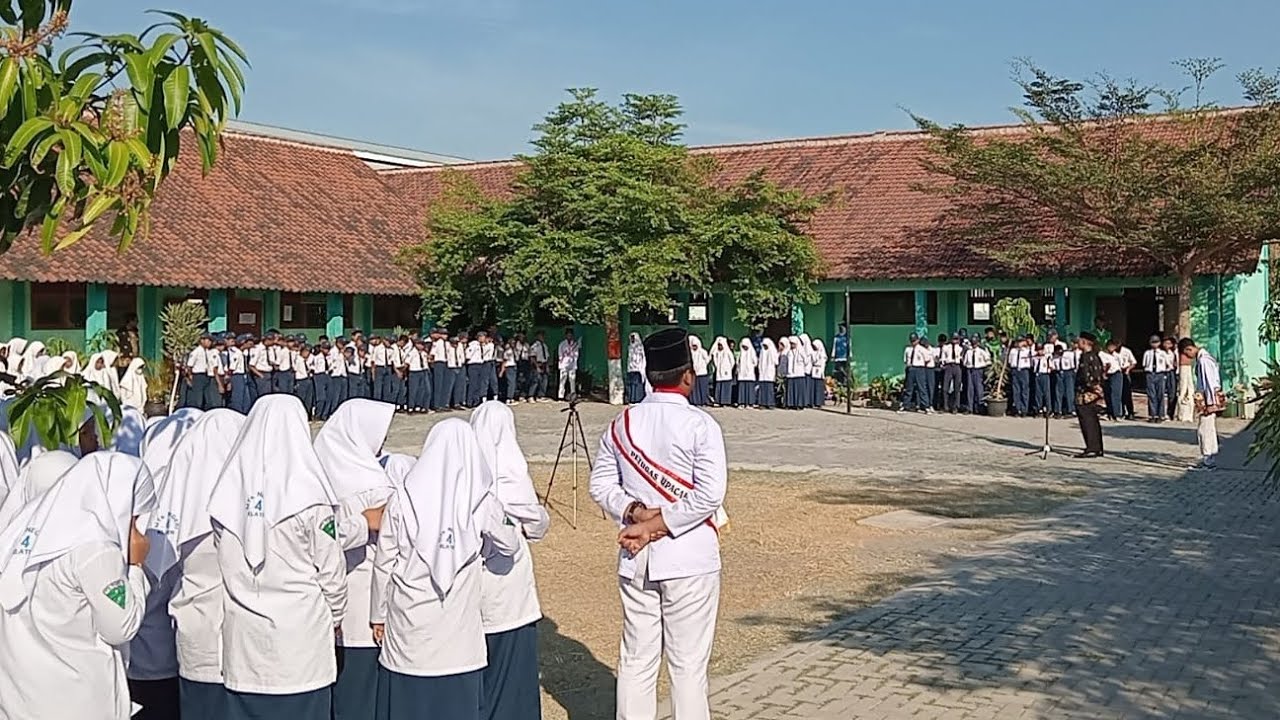 Upacara Bendera HUT ke-79 Republik Indonesia di MTs Negeri 4 Klaten ...