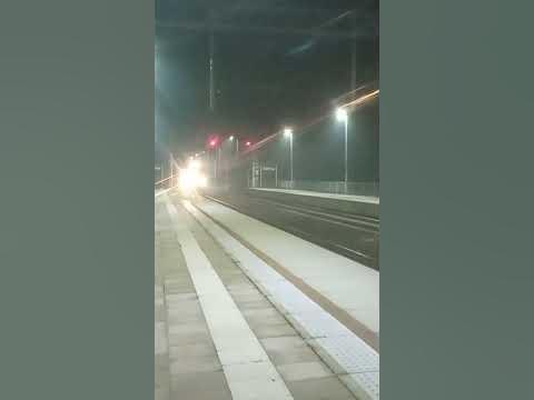 EP07-1040 z IC Szyndzielnia relacji Ustka-Bielsko-Biała Główna przelatując przez stację Zabrzeg ...