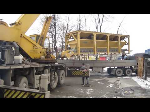 Работа кран 50 тонн - погрузка устройства подачи щебня