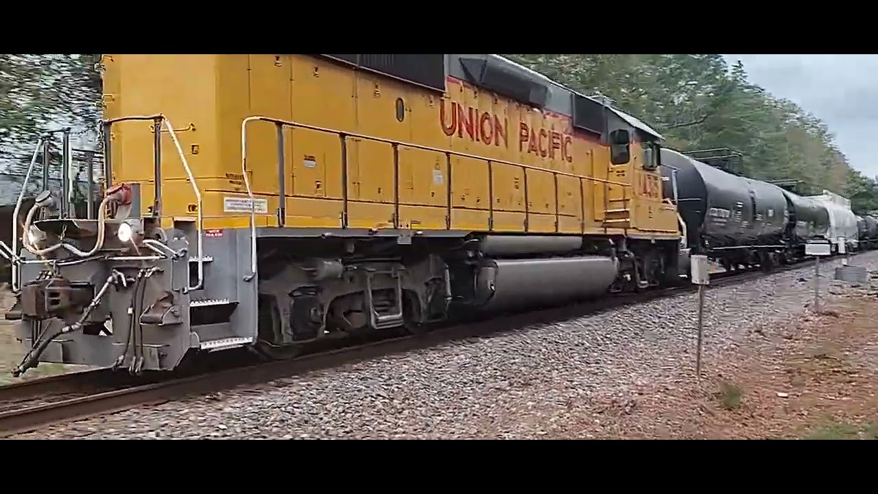 Union Pacific Local Longview, TX November 21, 2023 1:09PM LONG HOOD ...