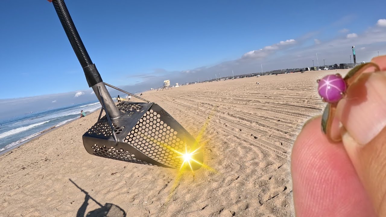 This is Why i Love to Detect the Beach 😱 - YouTube