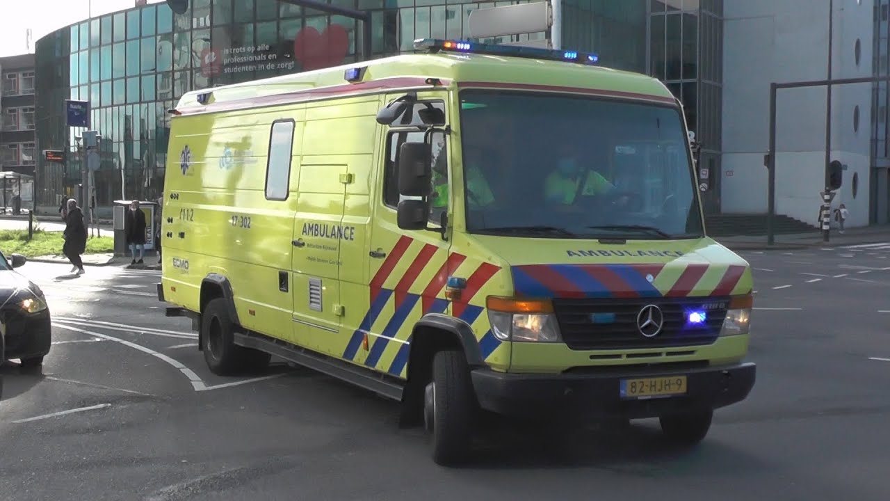 Mobiele Intensive Care Ambulance Rotterdam 17-302 naar het Erasmus MC ...