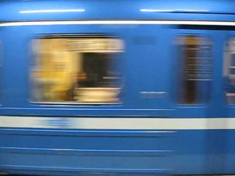 SL C14/C15 Tunnelbanetåg lämnar Fridhemsplan - YouTube