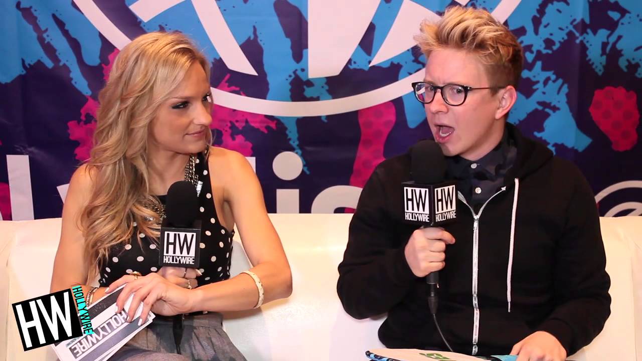 Tyler Oakley Talks Dating Fans & Fan Fiction In Silly Game! (PLAYLIST ...