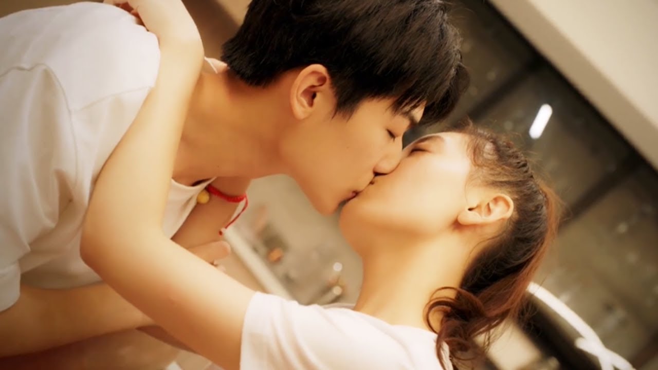 ️总裁向灰姑娘求婚| 爱在唇齿间 Love at First Taste - YouTube