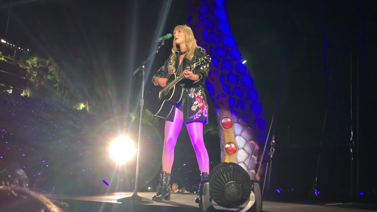 Taylor Swift Reputation Pasadena front row Dancing with our hands tied ...