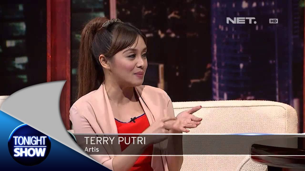 Tonight Show - Presenter Olahraga Cantik - Terry Putri - YouTube