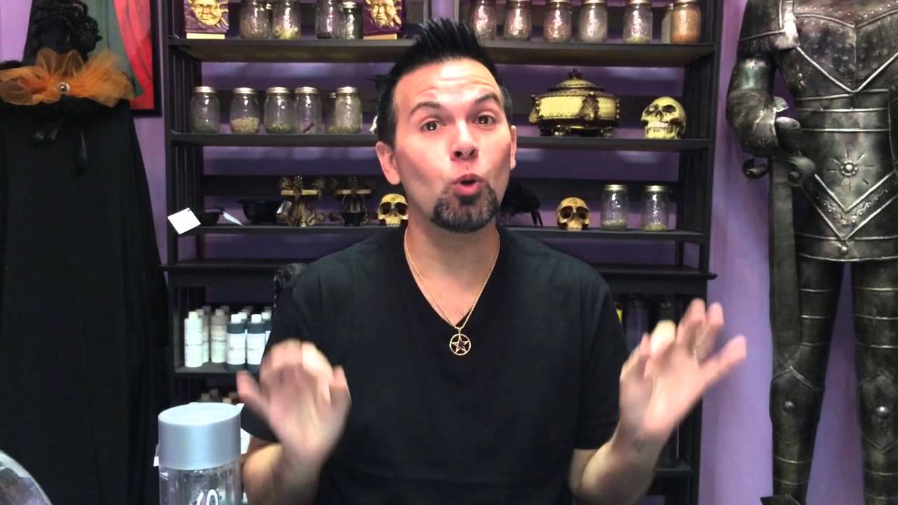 Mark Eadicicco discusses his wardrobe - YouTube
