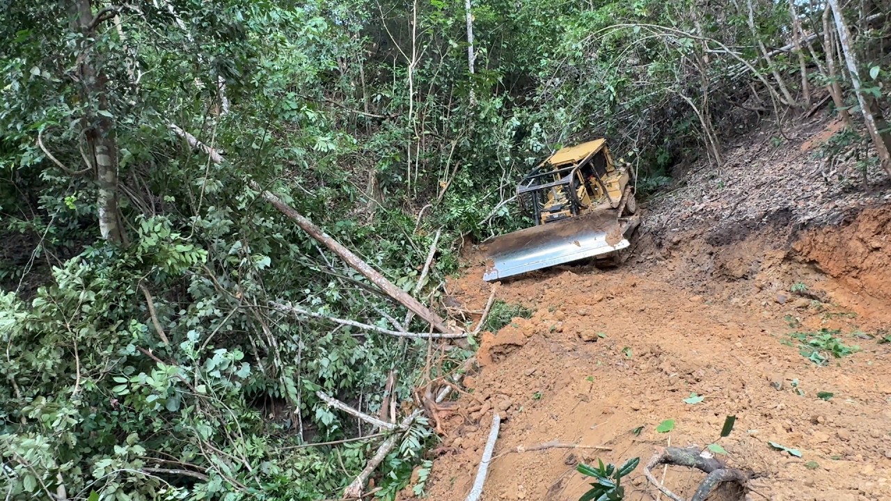 Bulldozer D6R XL Working on the Most Difficult Mountain Trail - YouTube