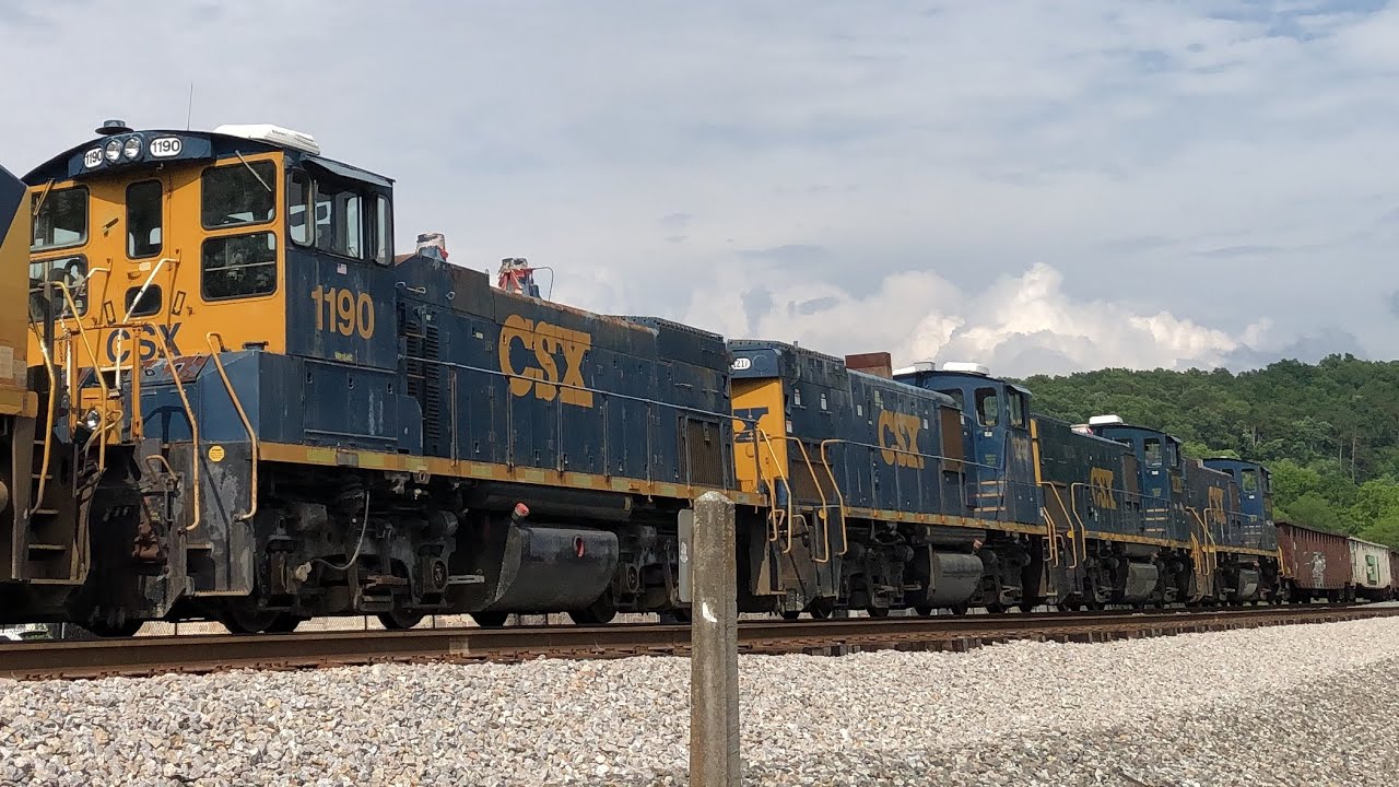 Rare CSX switcher locomotives though tunnel hill ga going northbound ...
