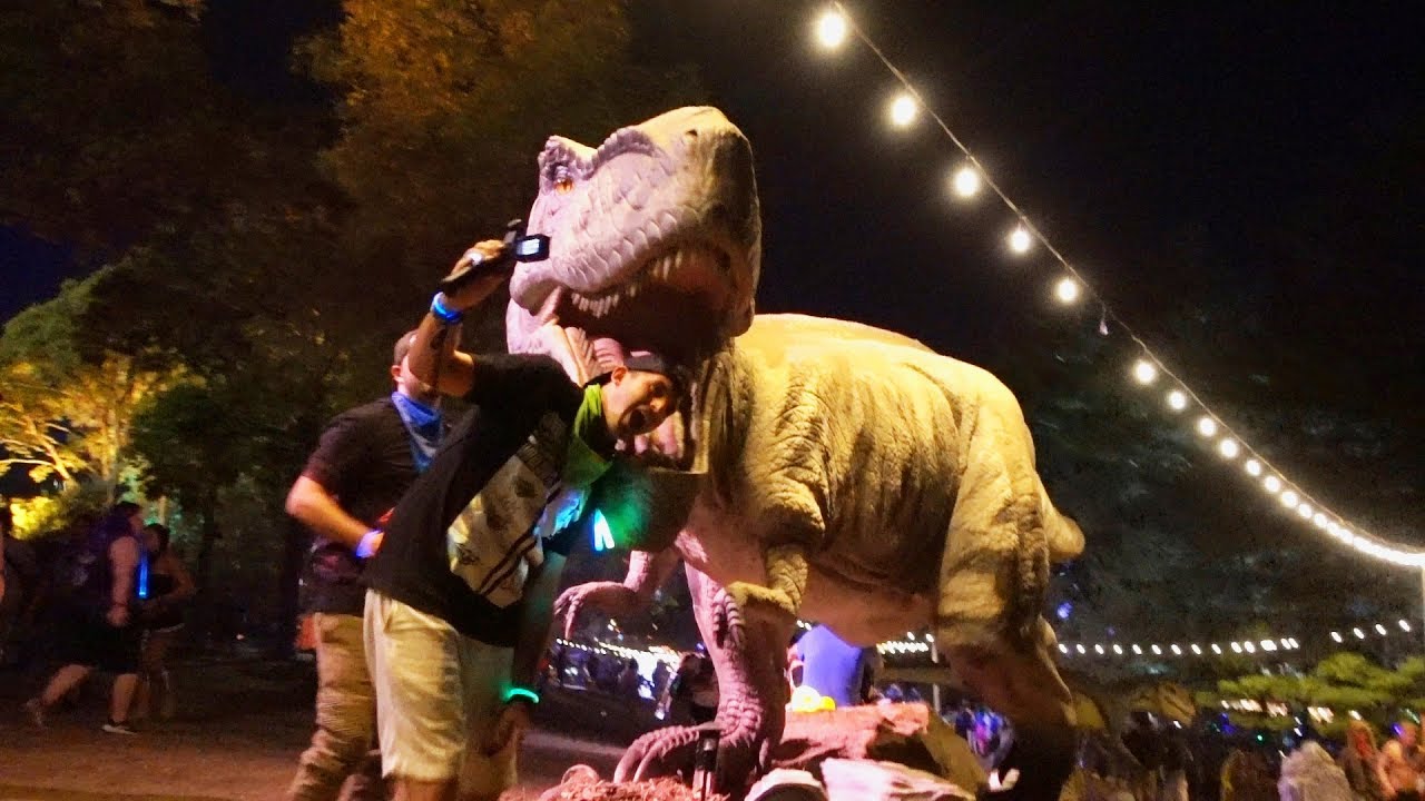 Went to a RAVE and there were DINOSAURS!! #lostlands - YouTube