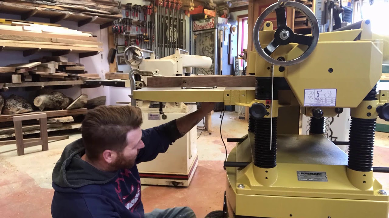 Setting the infeed table on a Powermatic planer - YouTube