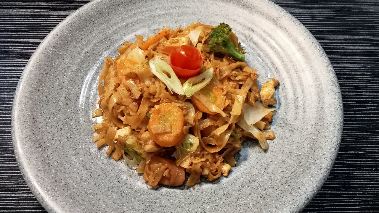 DELICIOUS AND EASY!! FRIED KWETIAU RECIPE - YouTube