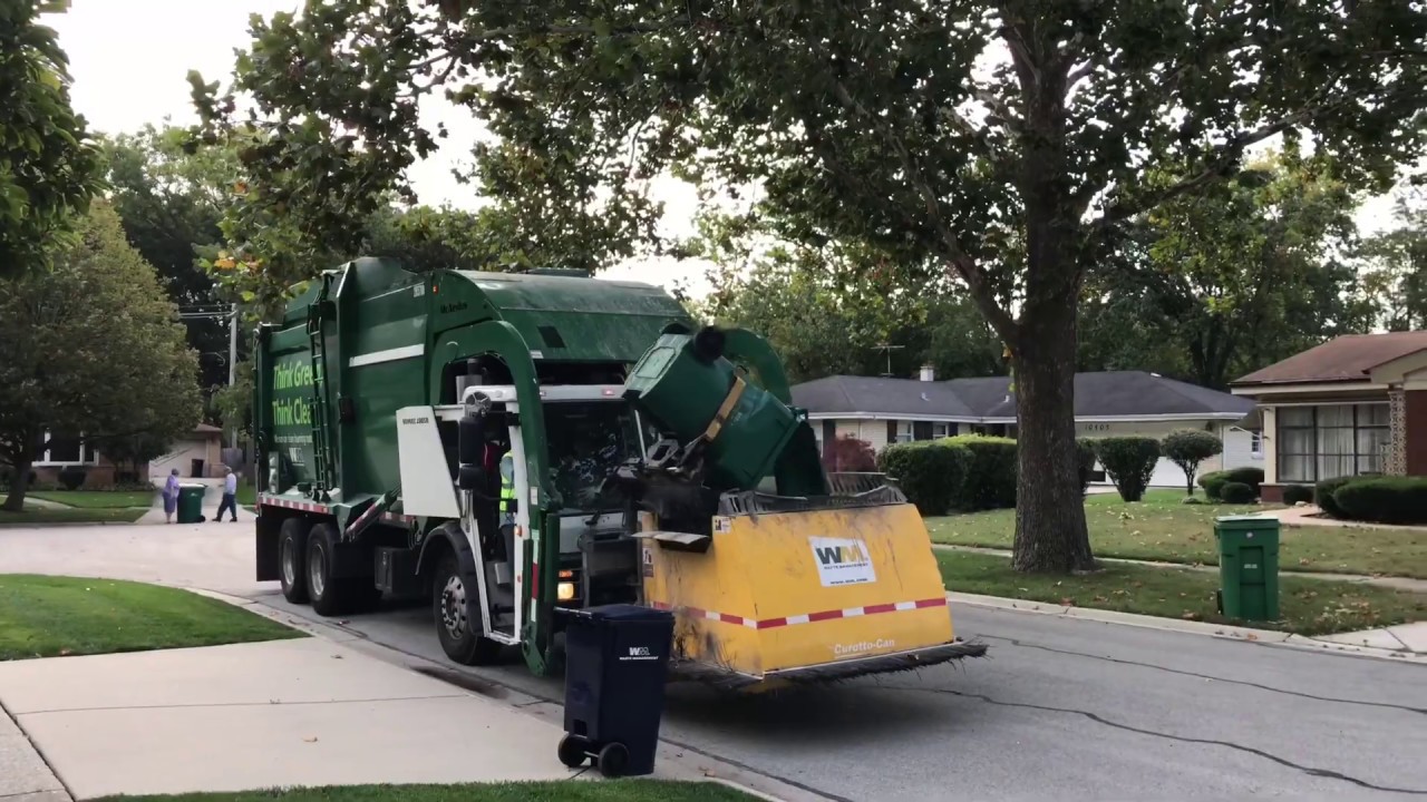 Fast Waste Management Garbage Truck: Mack LR Mcneilus Curotto - YouTube