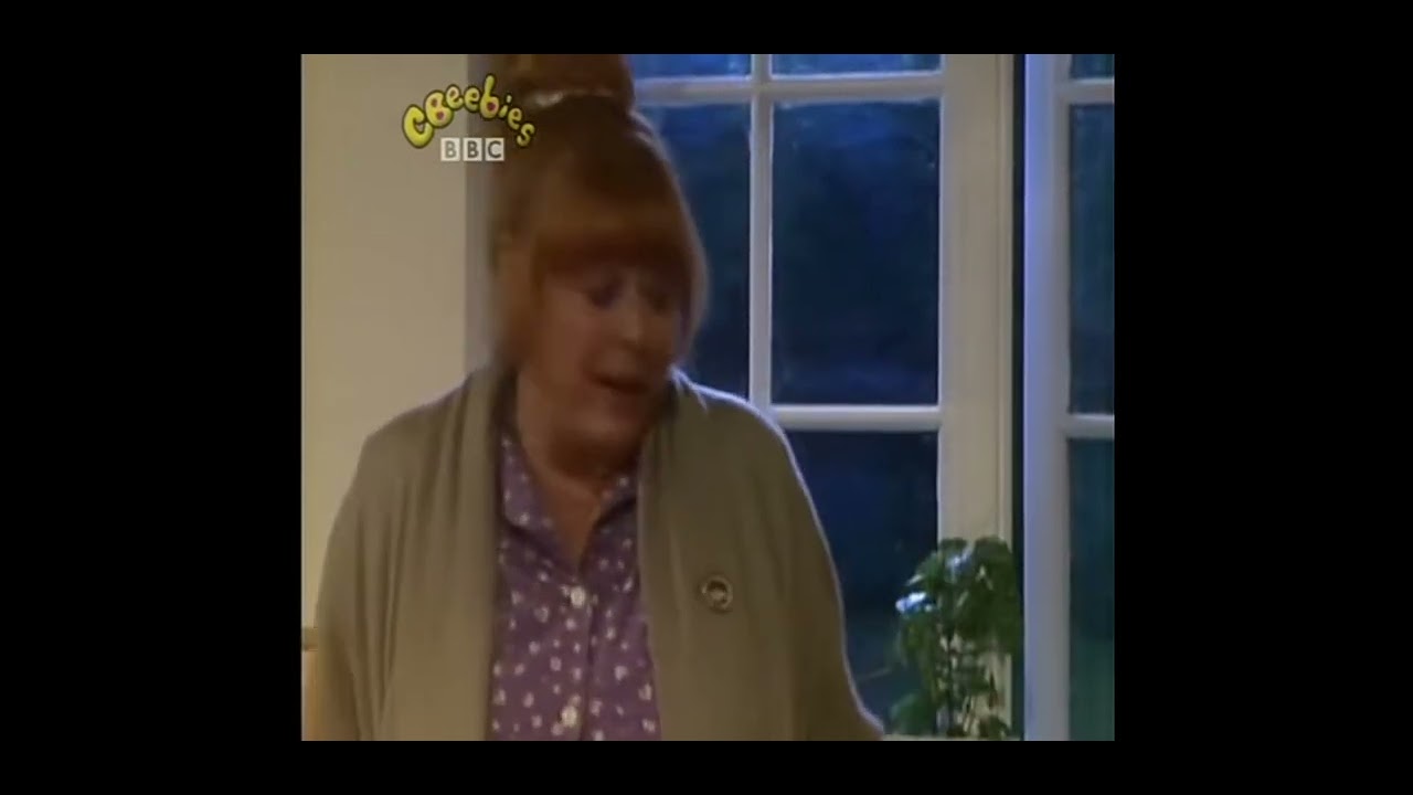 Auntie Mabel and Pippin got very tired, after Spiky arrived for dinner ...