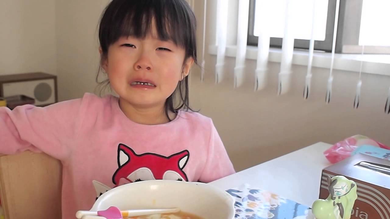 2703歳5ヶ月子供 『食べないから親が叱り、泣きながら食べる娘』3 Years Old Youtube