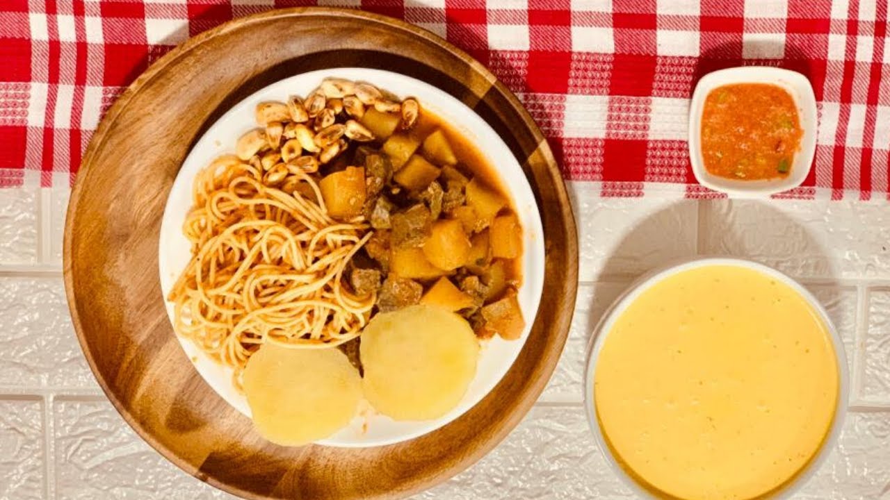 Chanfainita con tallarines rojos y papa a la huancaína | Receta peruana ...