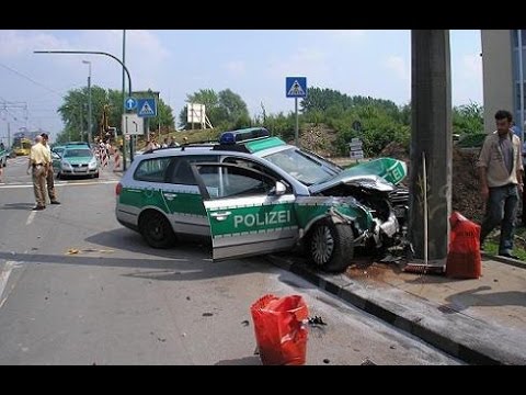 150 PS Polizei crasht im Kampf gegen Raser / Audi RS3 8V Abspann - YouTube
