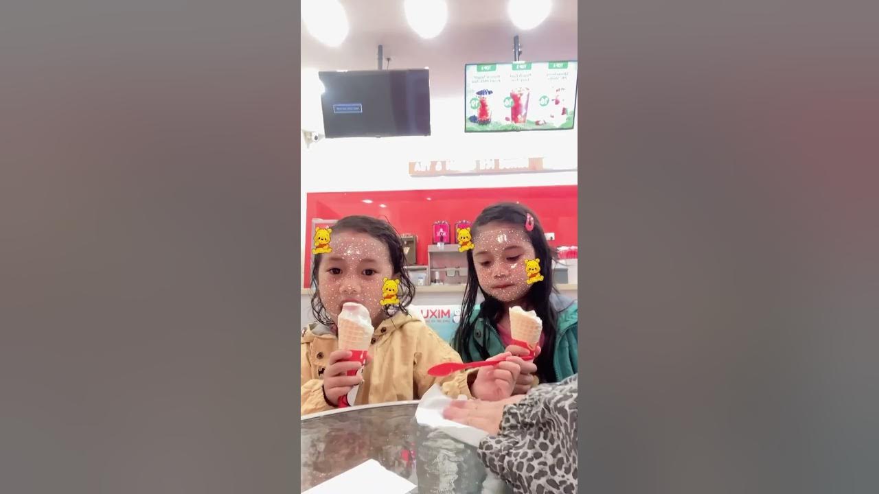 Keseruan kita makan ice cream mixue corn - YouTube