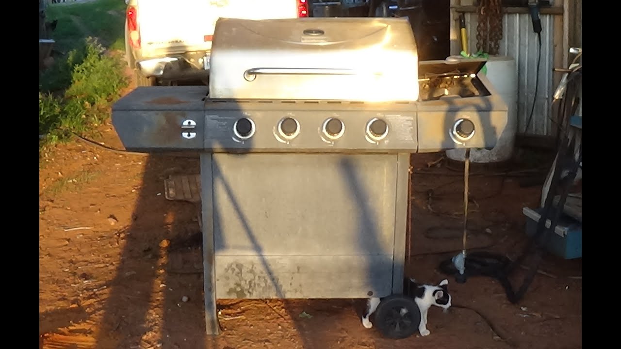 Scrapping out an old BBQ grill for Brass and Aluminum - YouTube