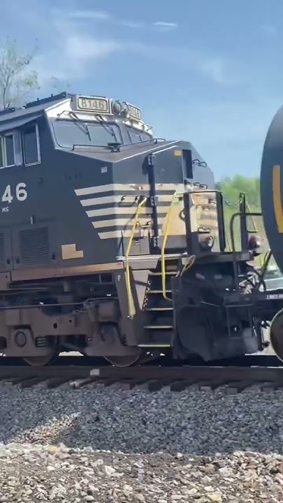 NS 4315 leads 8146 on a manifest - YouTube