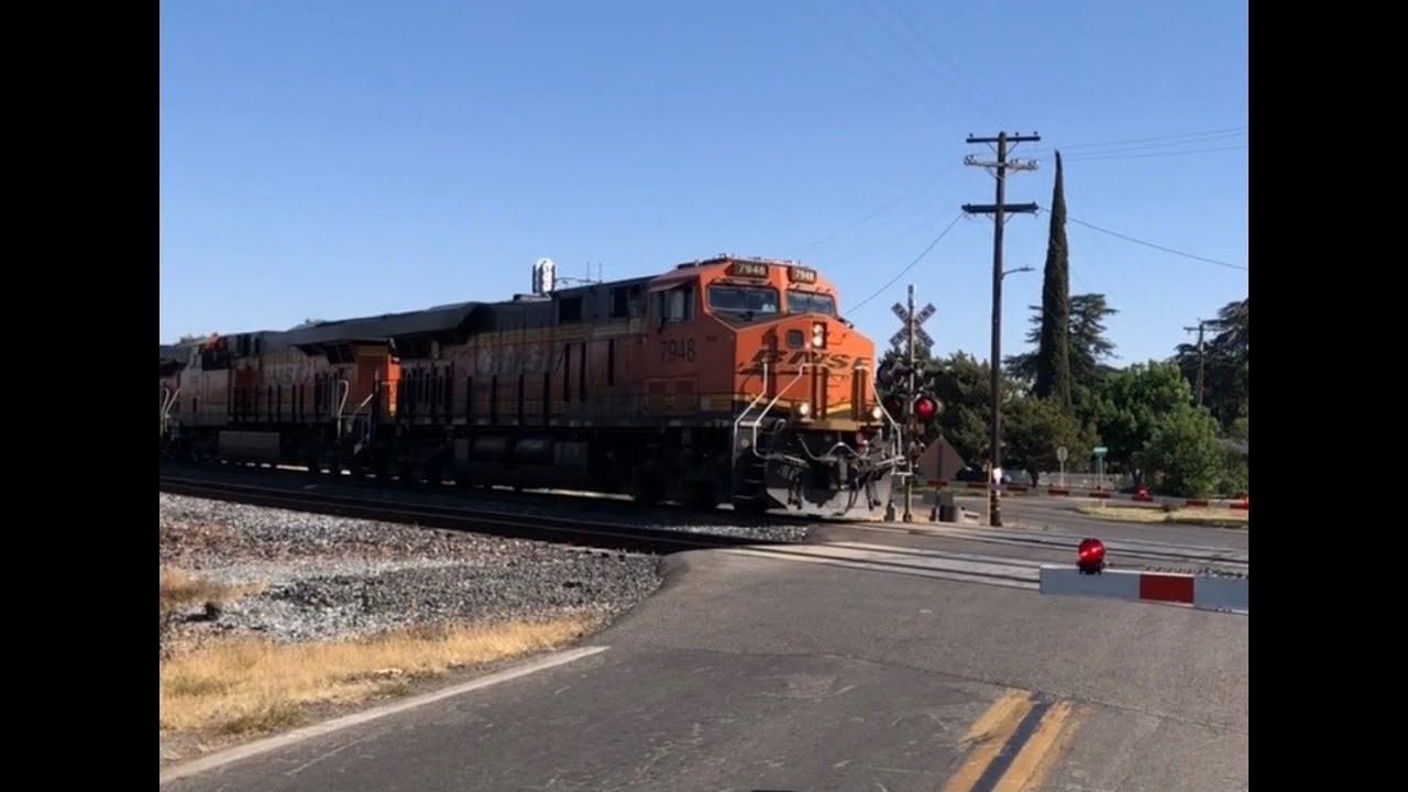 Santa Fe railroad crossing in Le Grand California - YouTube