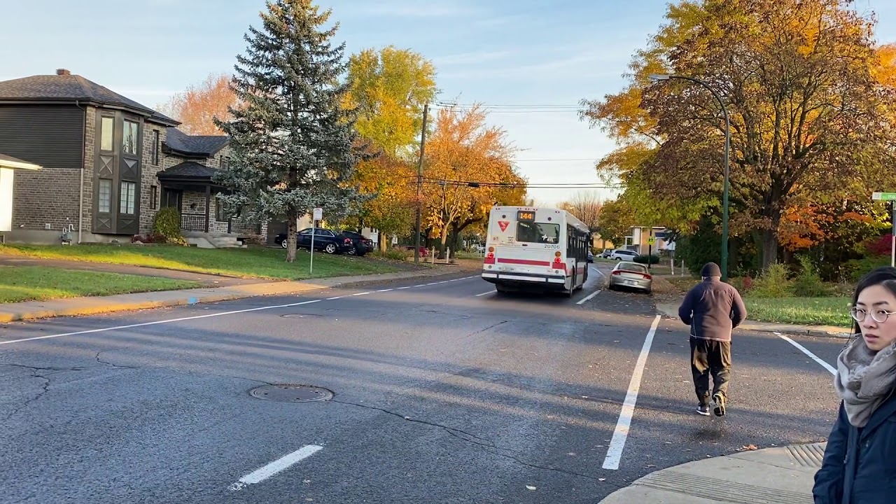 RTL bus does not stop in Brossard on Oct 29 - YouTube