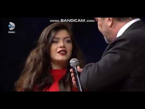 Simge Barankoğlu ilk kez Beyaz Show'da