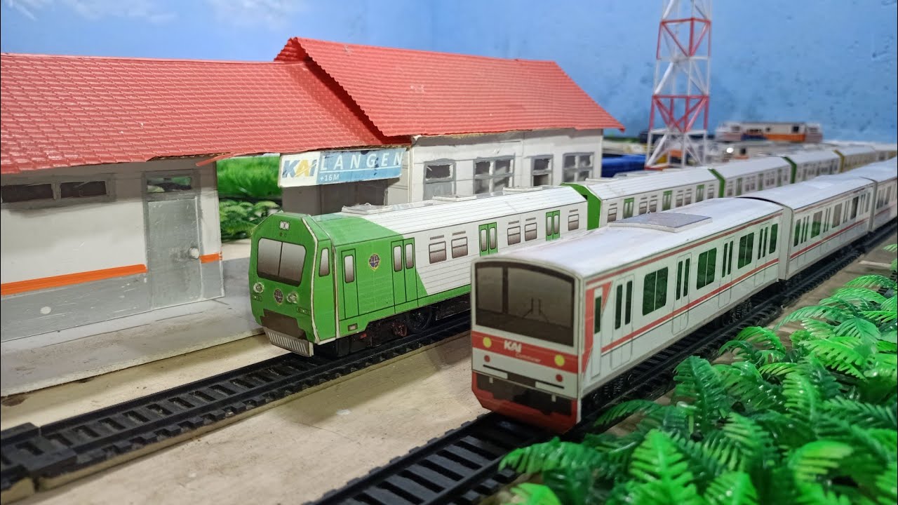 Drama Kereta api KRL menabrak KRD Prameks hingga anjlok terguling,BB304 ...