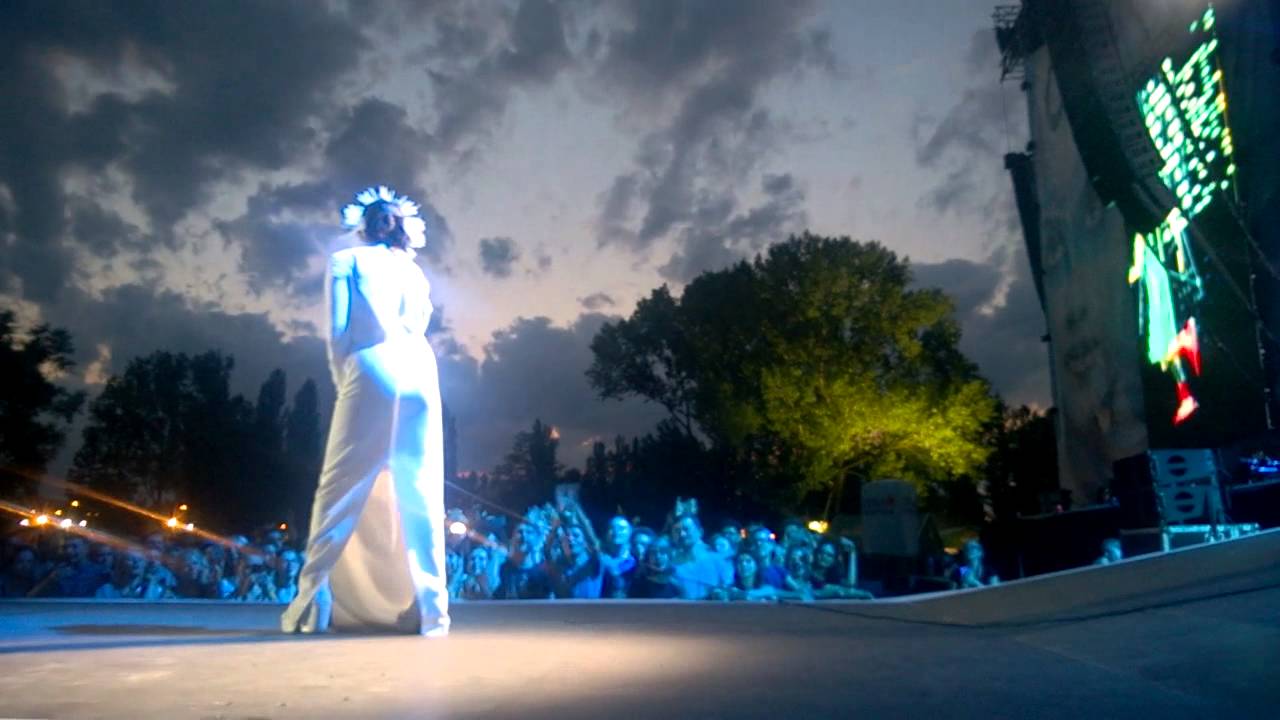 bjork hyperballad live colours of ostrava 2015/07/16 - YouTube