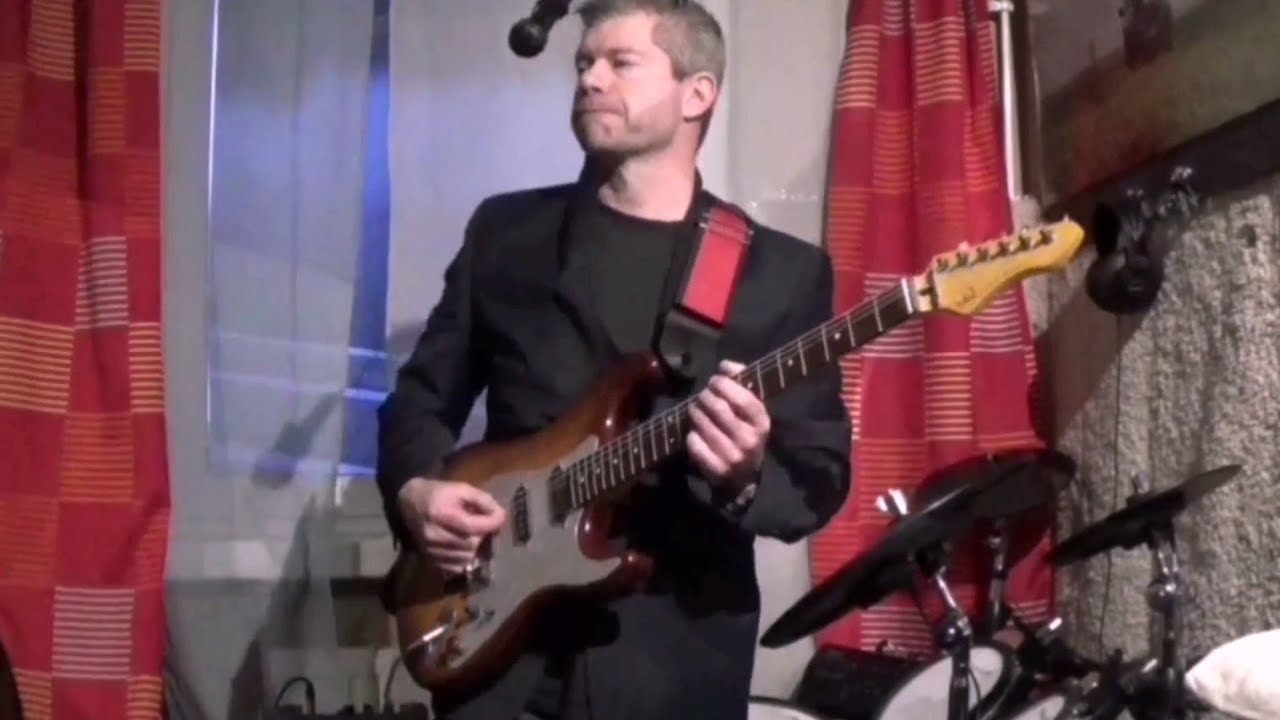 A Girl Like You - Edwyn Collins (Cover version) - YouTube