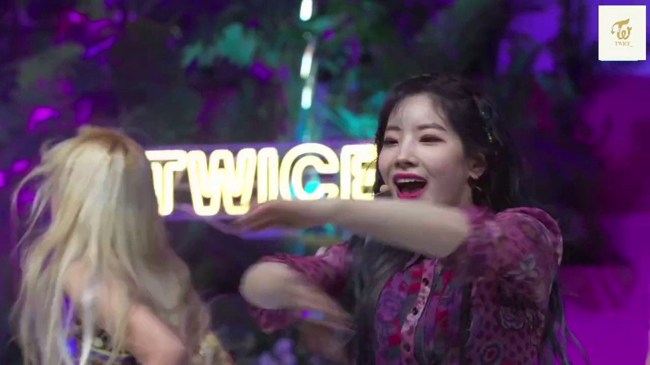 TWICE - "MORE AND MORE" Live ( FULL DANCE ) - YouTube