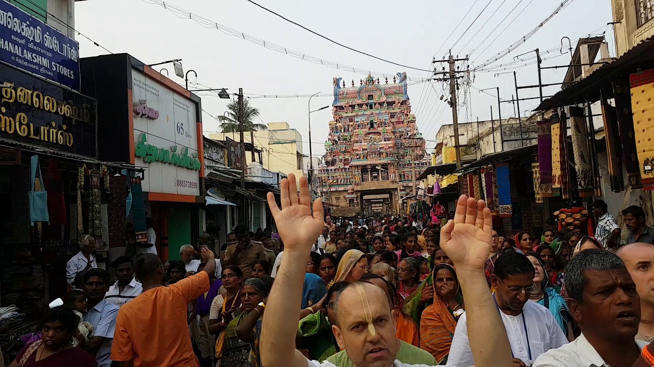Srirangam Temple - Harinam Sankirtan by Hare Krishna Devotees - YouTube